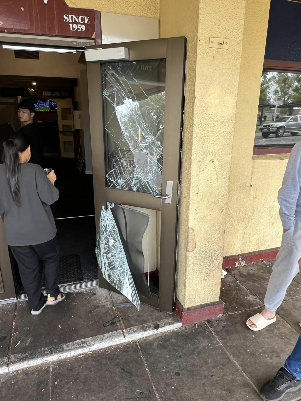 Aboriginal riots erupt in Alice Springs as mob attacks pub