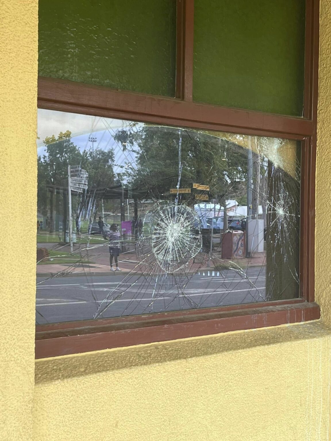 Aboriginal riots erupt in Alice Springs as mob attacks pub