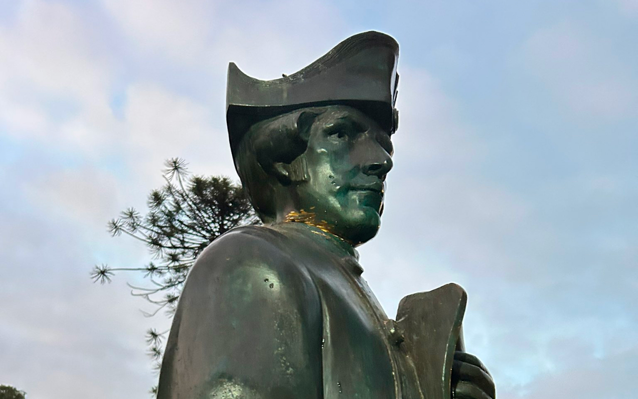 Anglophobic attack on Melbourne Captain Cook statue