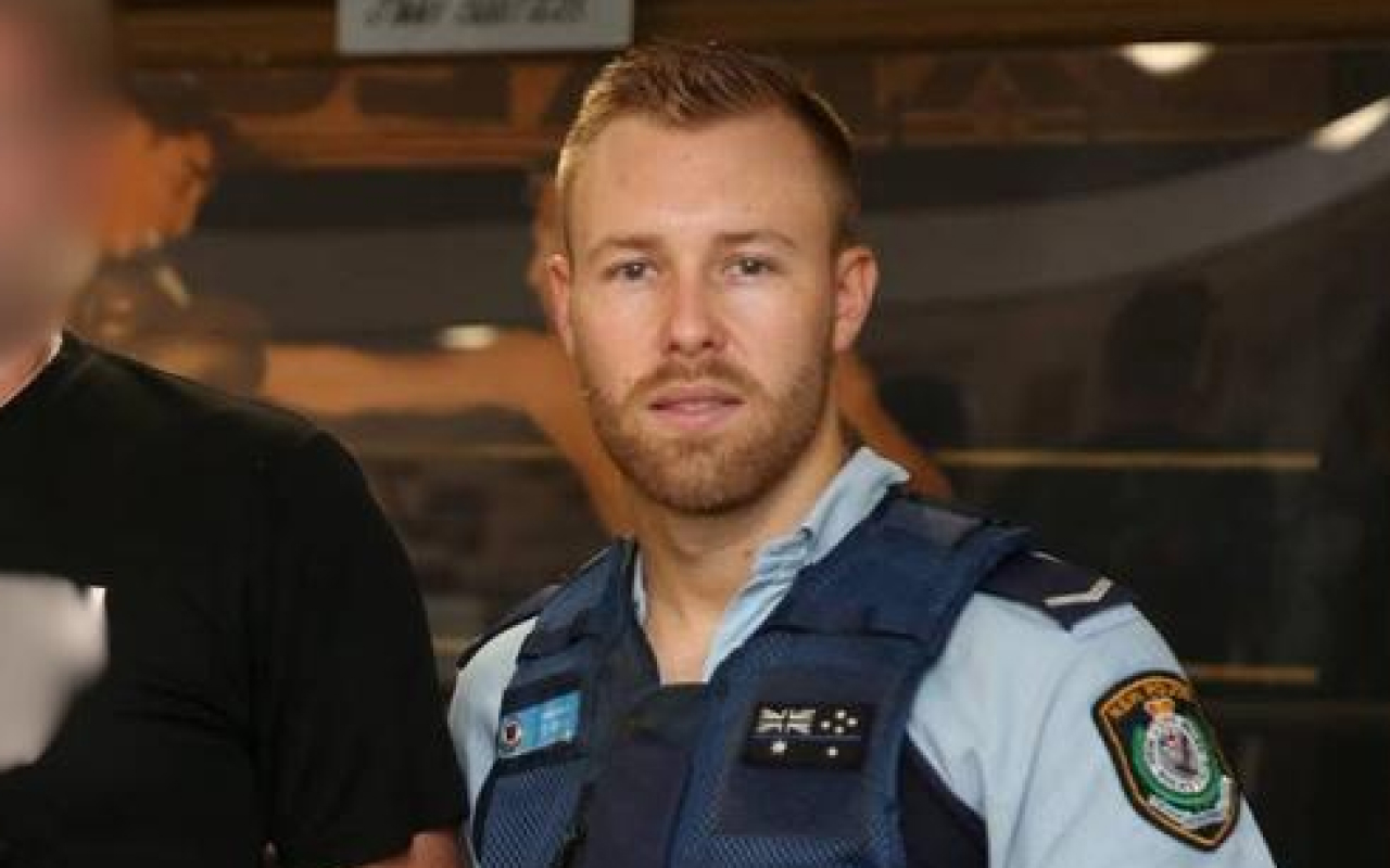 Drunk cop who attacked taxi driver gets charge dismissed