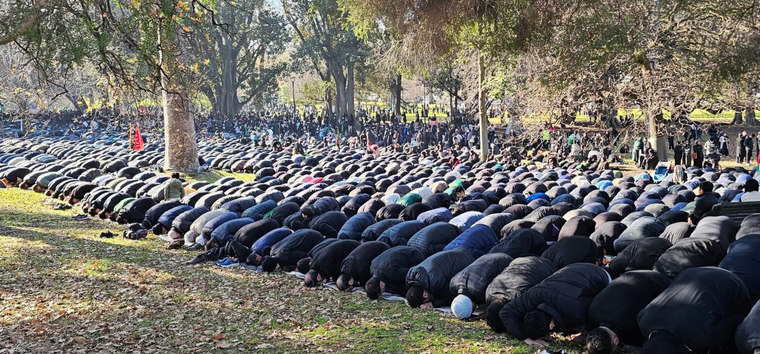 Aussies shocked as 'legion' of Muslims surrounds cathedral