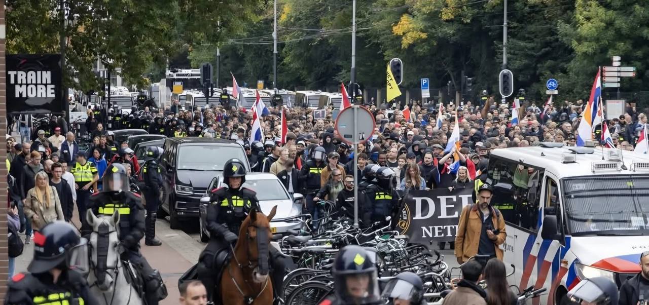 Thousands attend anti-immigration protest in Amsterdam